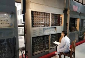 瑞分享中国第一台计算机的名字和样子 – Ry